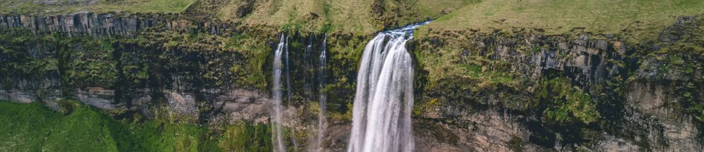 Ấn tượng trước thác nước Seljalandsfoss kỳ vĩ, đẹp ngoạn mục