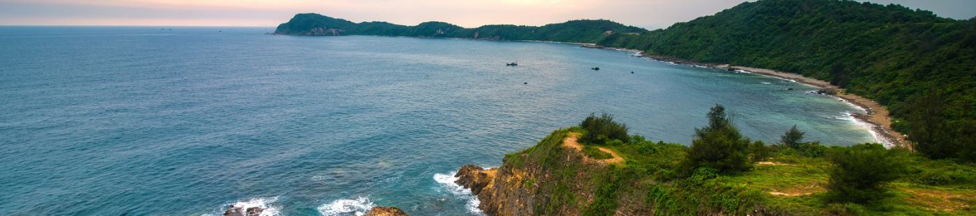 Bãi đá Móng Rồng bậc thang quyến rũ được tạo hóa ban tặng cho Cô Tô
