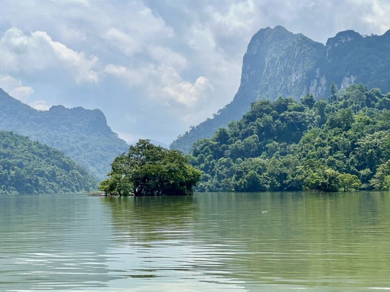 Đảo Bà Góa: 'Hòn non bộ' tự nhiên giữa lòng hồ Ba Bể