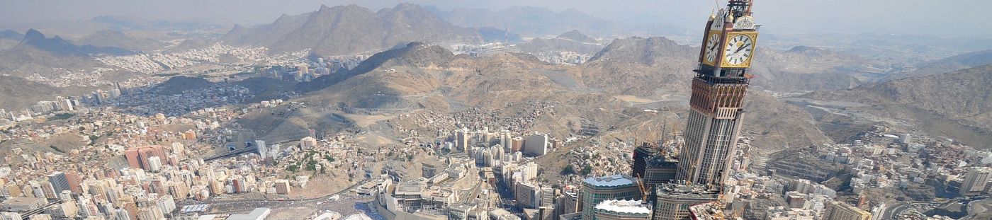 Tháp đồng hồ Abraj Al Bait cắt ngang tầng trời thánh địa Mecca